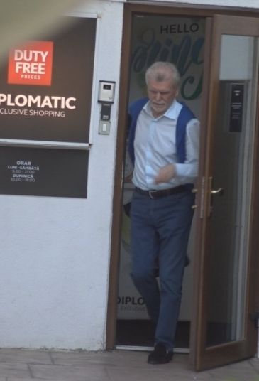 Dinu „Vama” a iesit cu doua pungi pline de la duty-free - WOWBiz