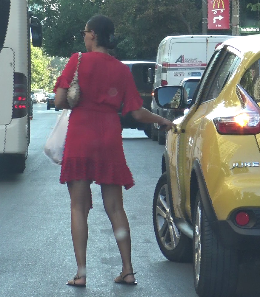 Lavinia Parva, aproape goala, in mijlocul Bucurestiului - WOWBiz