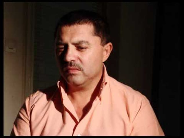 Constantin Iosef se ascunde...dupa cartile de joc! Nicolae Guta trece ...