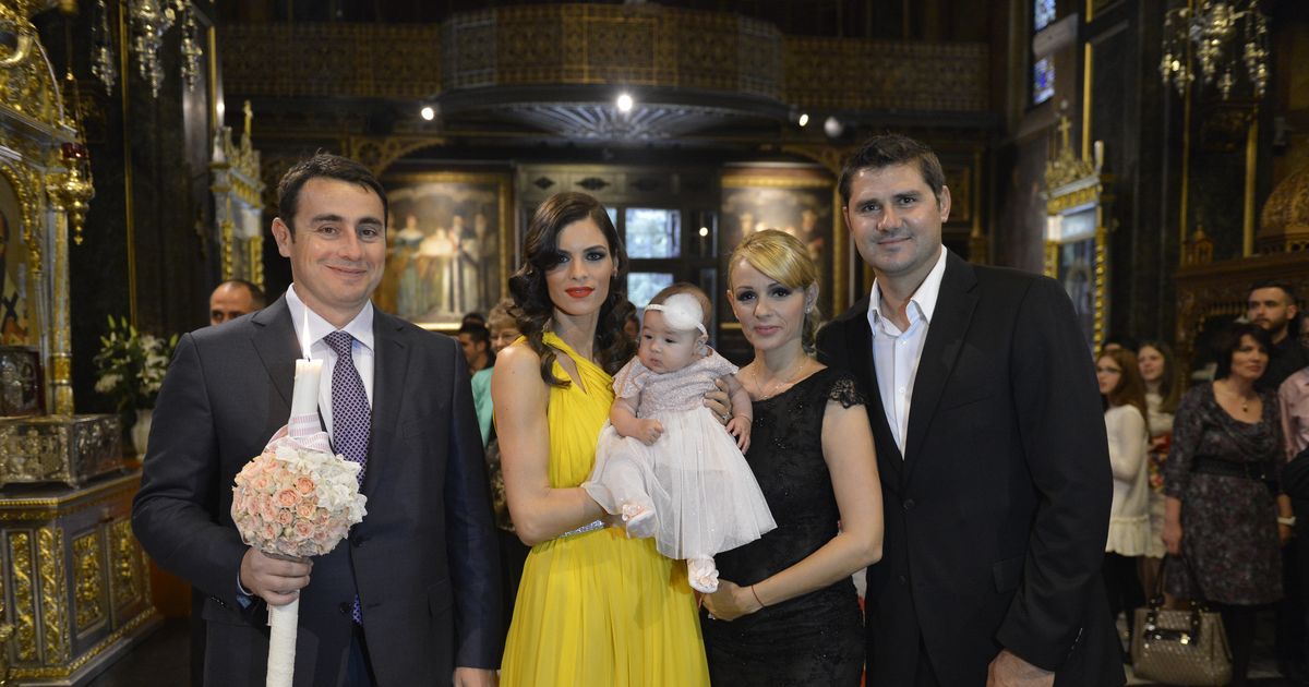 Catrinel Sandu si Gabriel Trifu si-au botezat fetita cea mica in ...