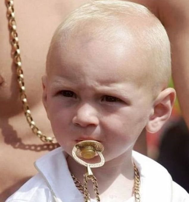 Esti curios sa vezi cum arata suzeta unui 'pui' de cocalar? Uite aici ...