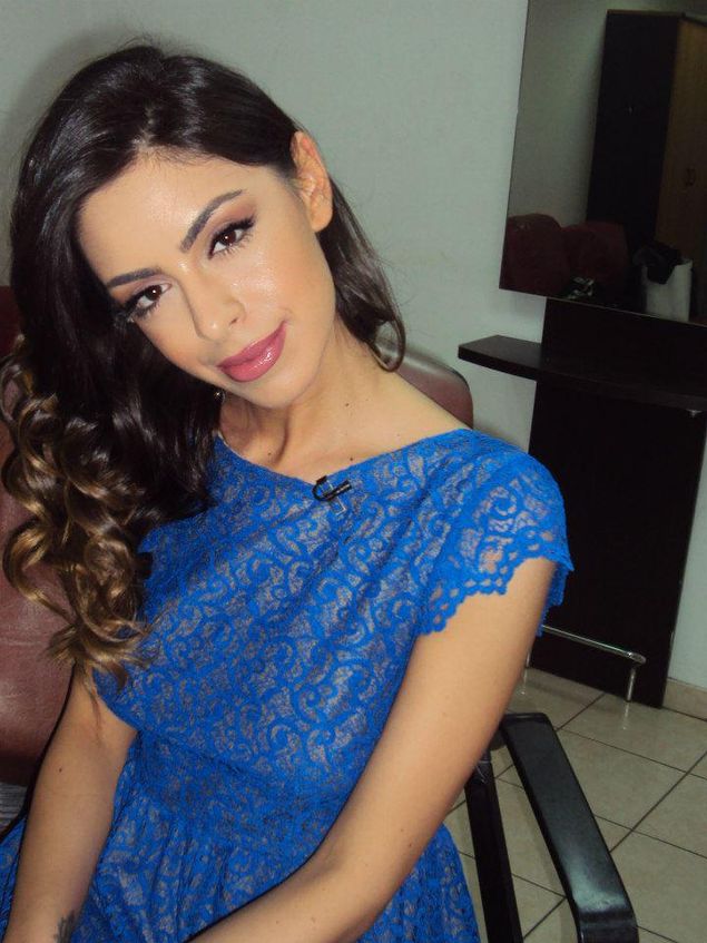 Ultimele fotografii la plaja, pe anul asta! Iata in ce pozitii sexy s-a ...