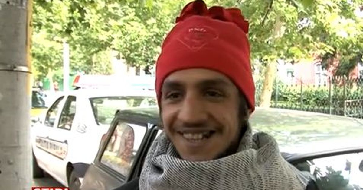 VIDEO El e cel mai penal barbat! Si-a injunghiat mama cu un cutit in ...