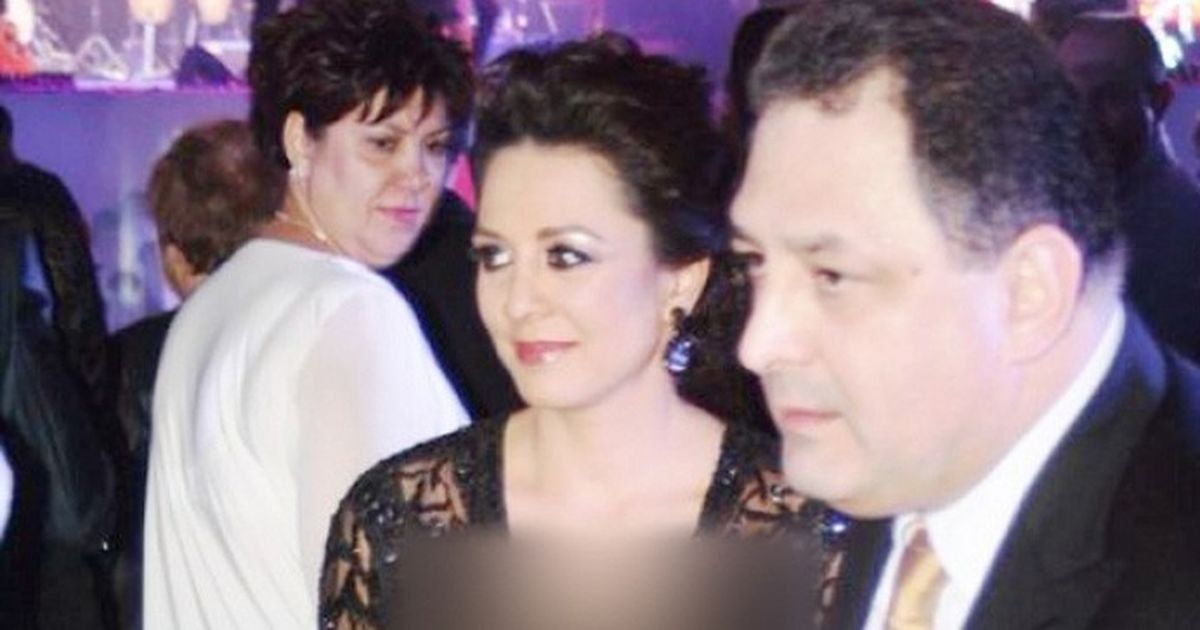 Cat curaj! Iubita lui Vanghelie, transparenta in public. Uite cat de ...