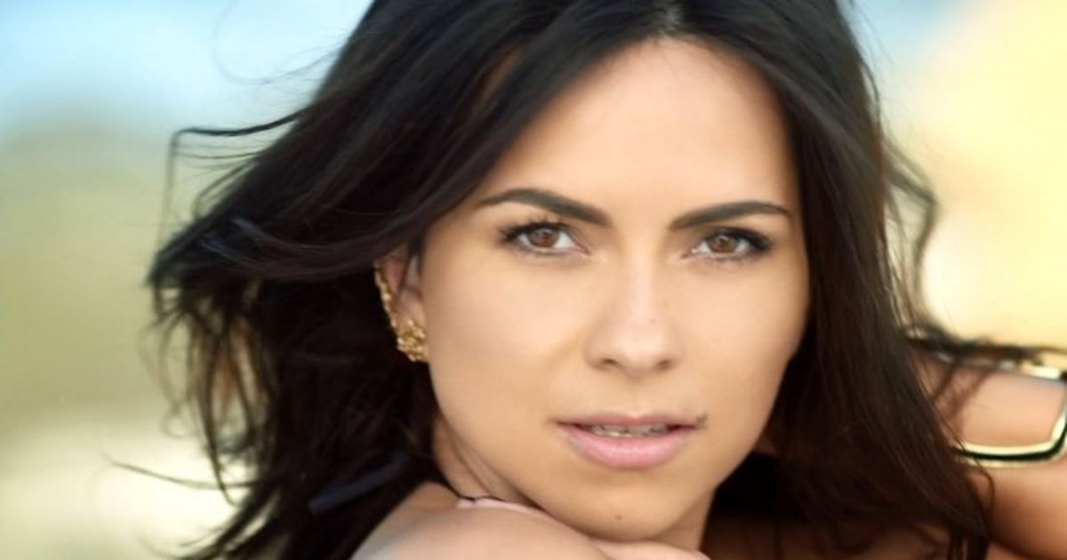Inna incinge imaginatia barbatilor. E WOW! Artista a postat o ...