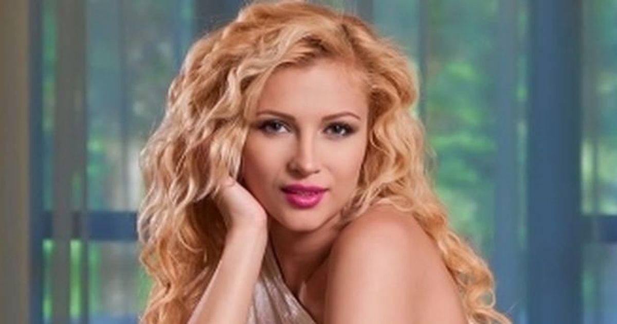 VIDEO EXCLUSIV! Lora a iesit in oras in cea mai scurta fusta ...