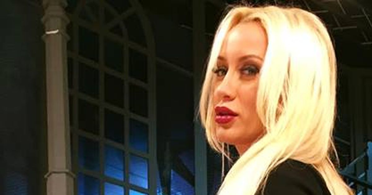 Simona Trasca, in cea mai sexy pijamaluta! Si-a scos la inaintare silicoanele si si-a facut o ...