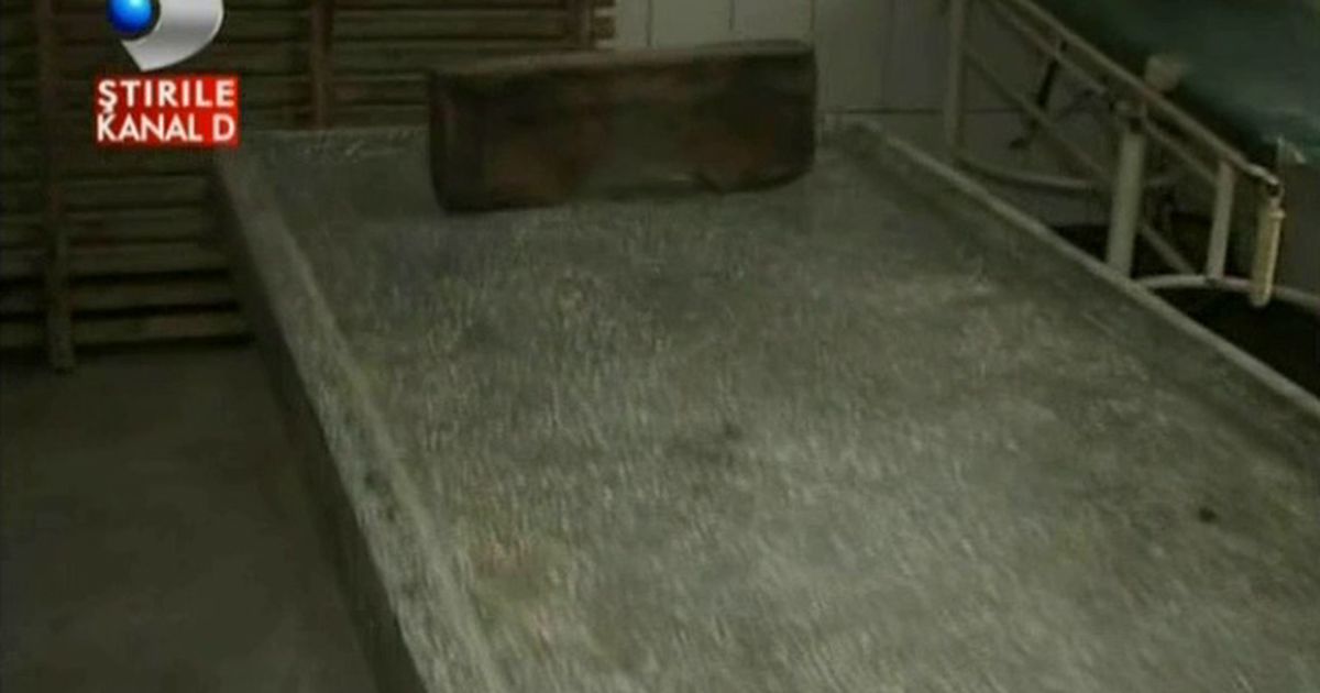 VIDEO Ireal! Morga unui spital din Romania, plina de purici! Legistii ...