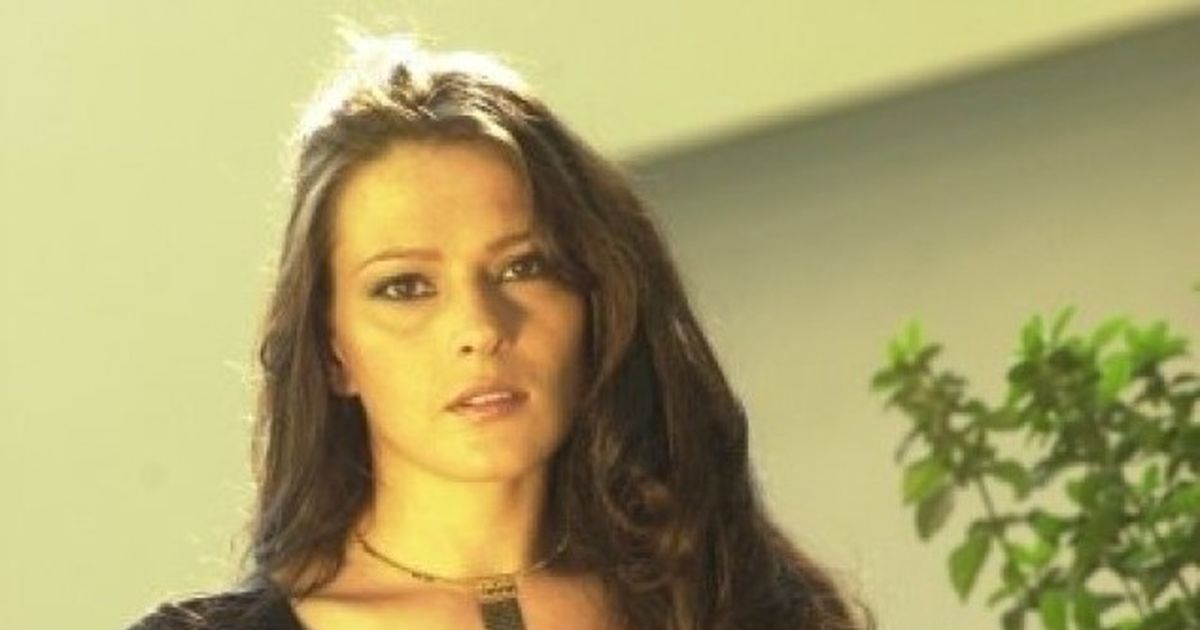 Foto Comparativ! Laura Stone a luat proportii si e de nerecunoscut! A ...