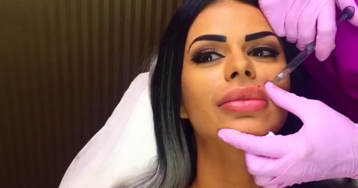 VIDEO: Se spune ca Renata are cele mai voluminoase buze din showbiz! Ai ...