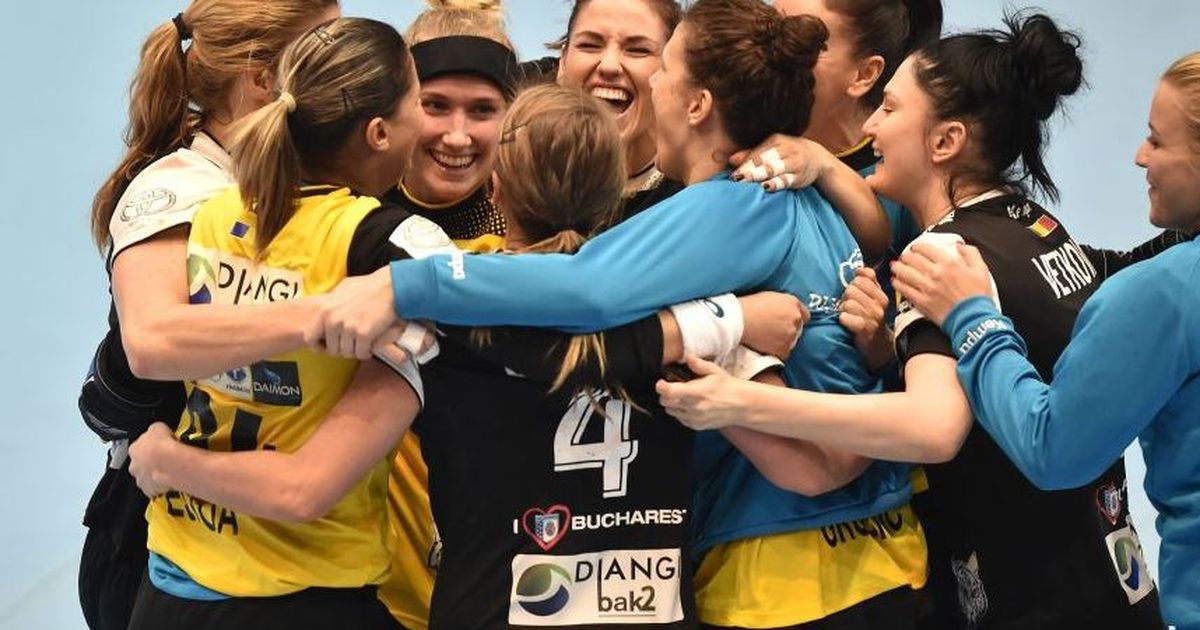 Brazilianca Pessoa, portarul lui CSM Bucuresti, se iubeste cu o femeie ...