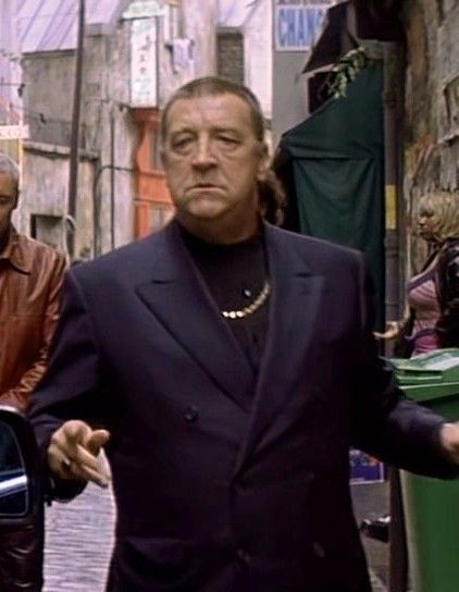 Indragitul actor John Forgeham, cunoscut mai ales pentru rolul din ...