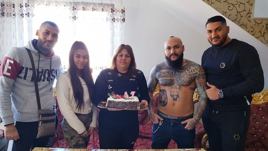 Petrecerea pentru mama lui Dani Mocanu, organizata de manelist - WOWBiz