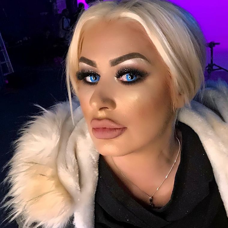 Lenna, cantareata cu ochi de diamant, s-a despartit de iubit - WOWBiz