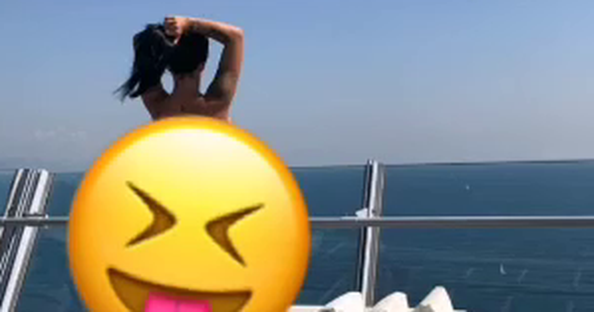 Sexy Larisa Munteanu a iesit goala, pe balcon, la Barcelona - WOWBiz
