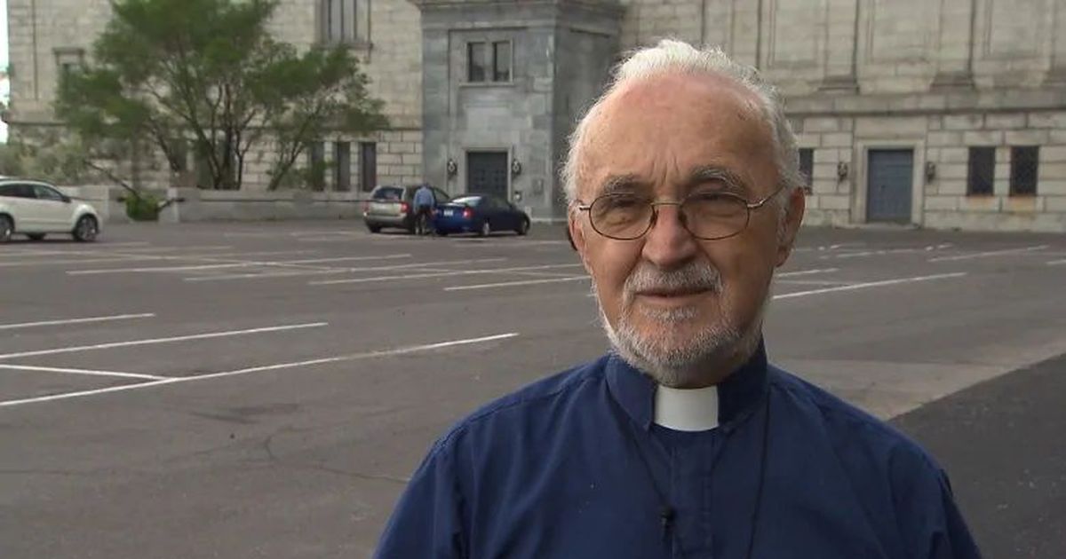 Preot catolic înjunghiat în timpul unei slujbe! Suspectul este român ...