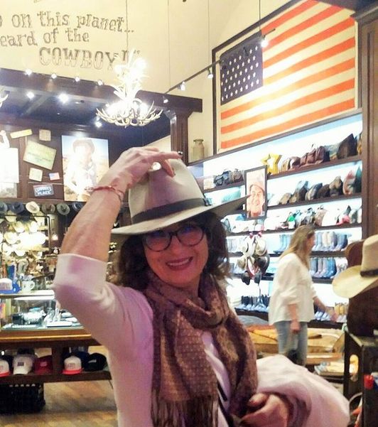 Ce îngrijit e mormântul lui Victor Surdu! Angela Similea are grijă - WOWBiz