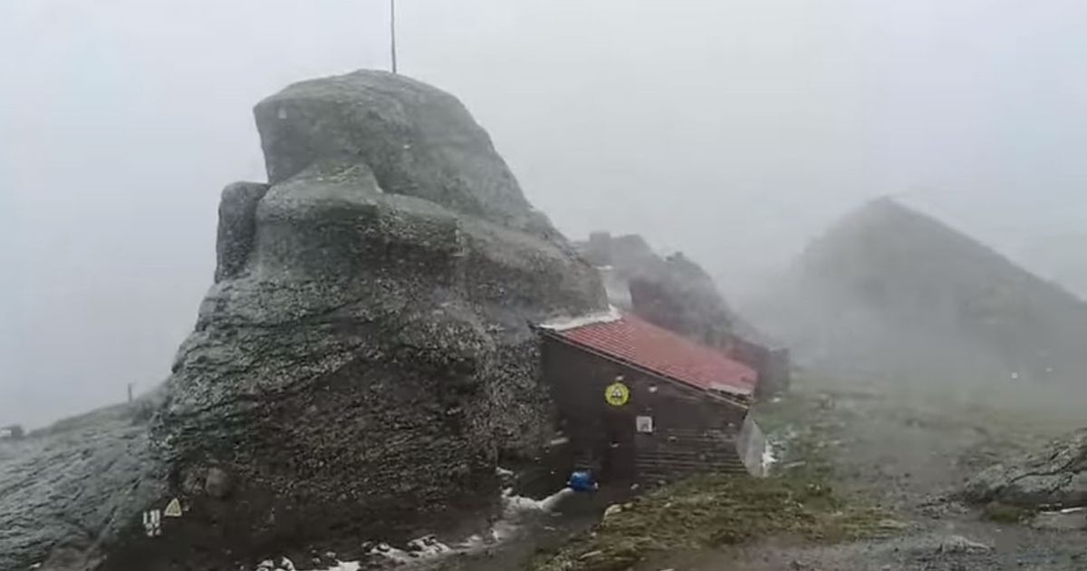 Ninsoare ca în plină iarnă în România! Imagini VIDEO incredibile - WOWBiz