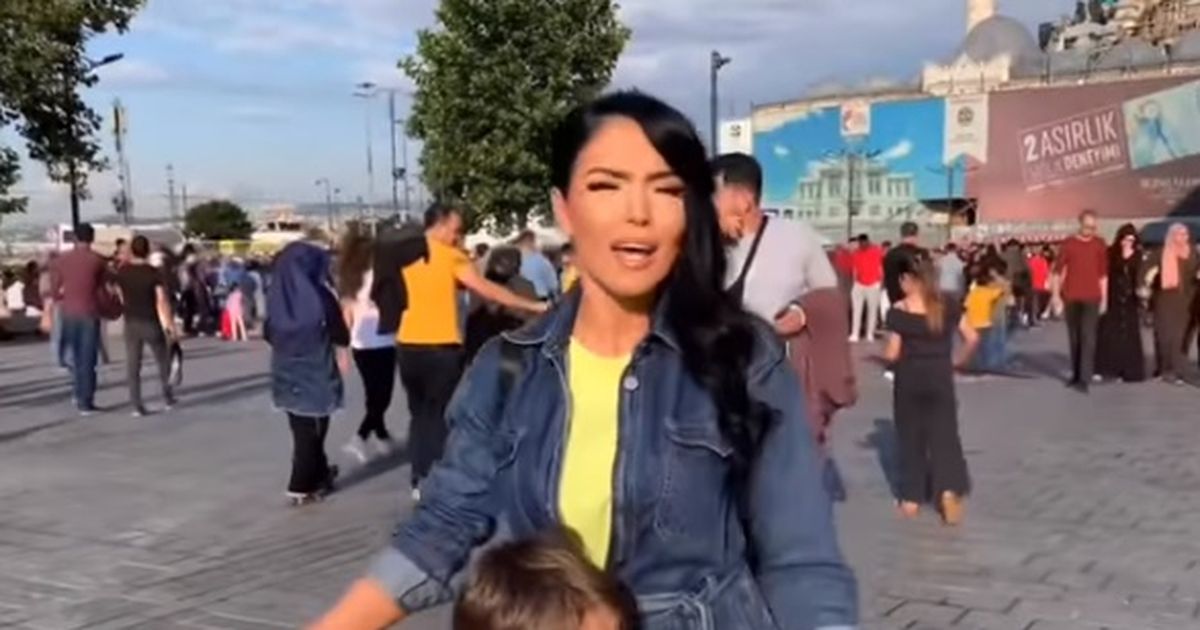 Andreea Mantea știe să vorbească și în turcă - WOWbiz.ro