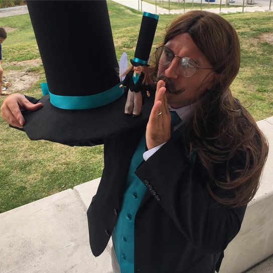 El este bărbatul cu cele mai lungi unghii din lume! - WOWBiz