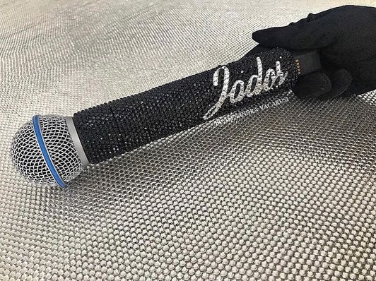 Jador și-a personalizat microfonul cu 1962 de cristale swarovski - WOWBiz
