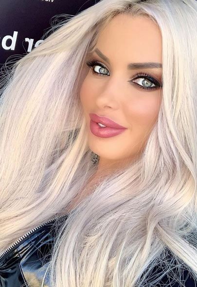 Loredana Chivu s-a pozat la bustul gol! Au văzut-o goala - WOWbiz.ro