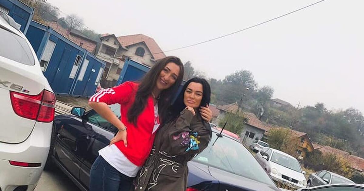 Daniela, sora lui Carmen de la Sălciua, s-a pozat în costum de baie! - WOWBiz