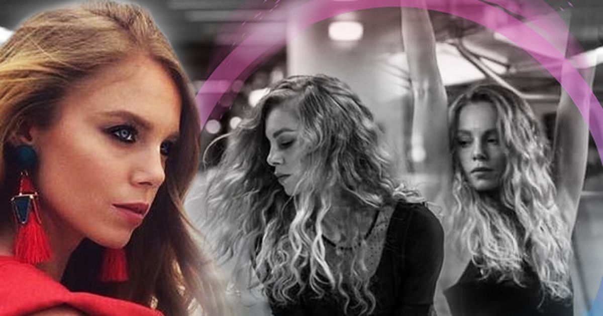 Anca Surdu a pozat provocator în vagonul de metrou - WOWBiz