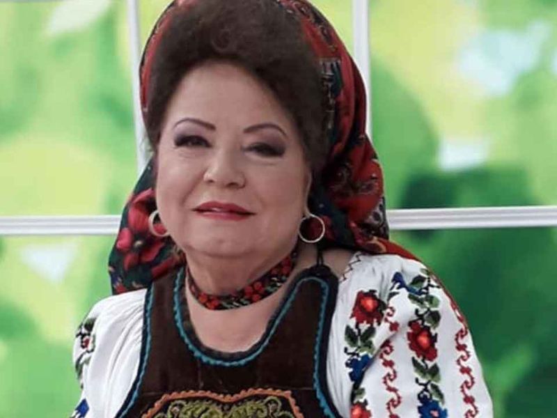 Saveta Bogdan, inselata de sot cu 80 de femei - WOWBiz