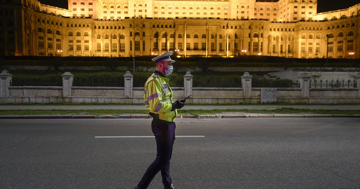 Politist din Bucuresti, tarat cu masina de un sofer recalcitrant - WOWBiz