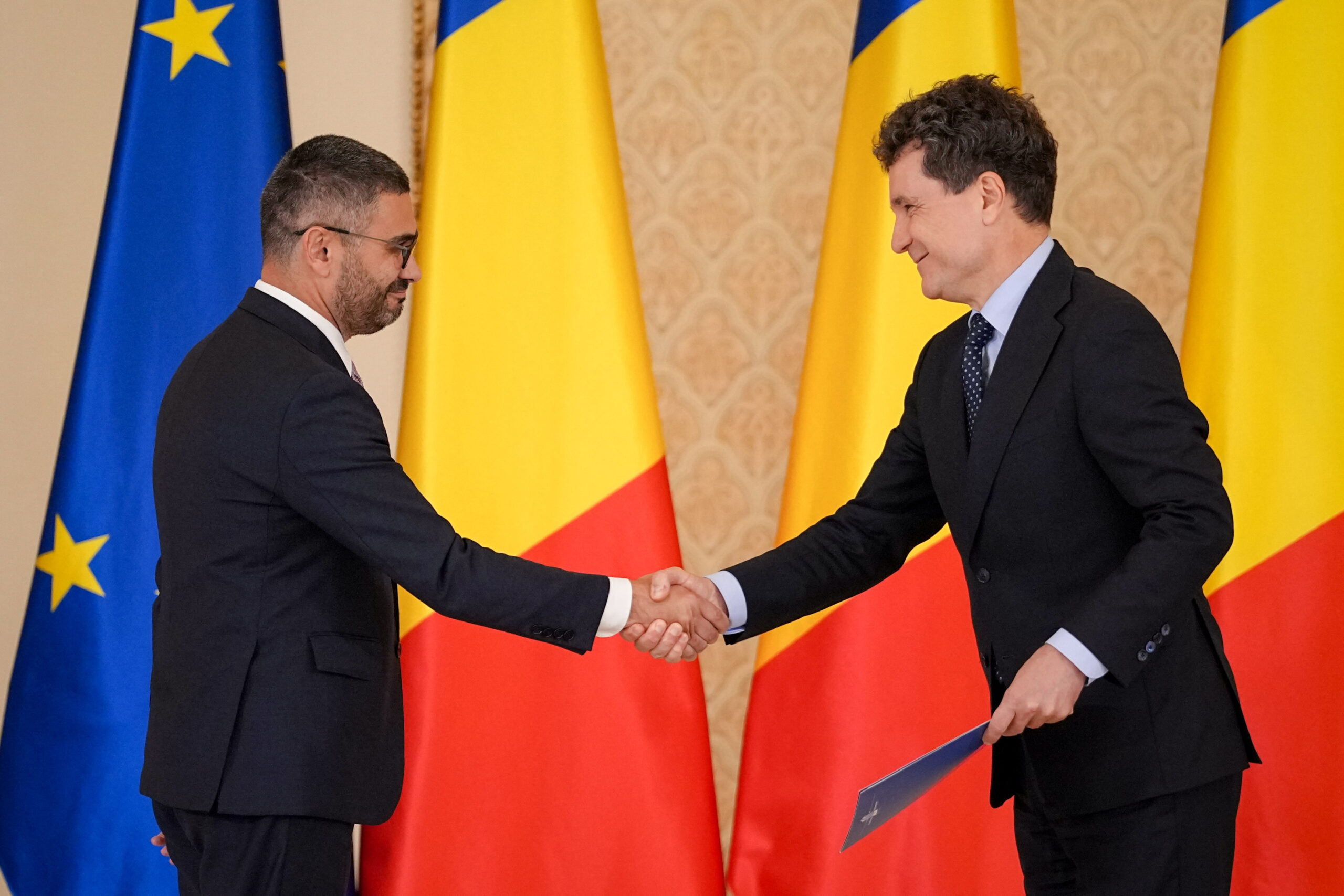 Cine este Florin Manole. Biografie: vârstă, studii, carieră ...