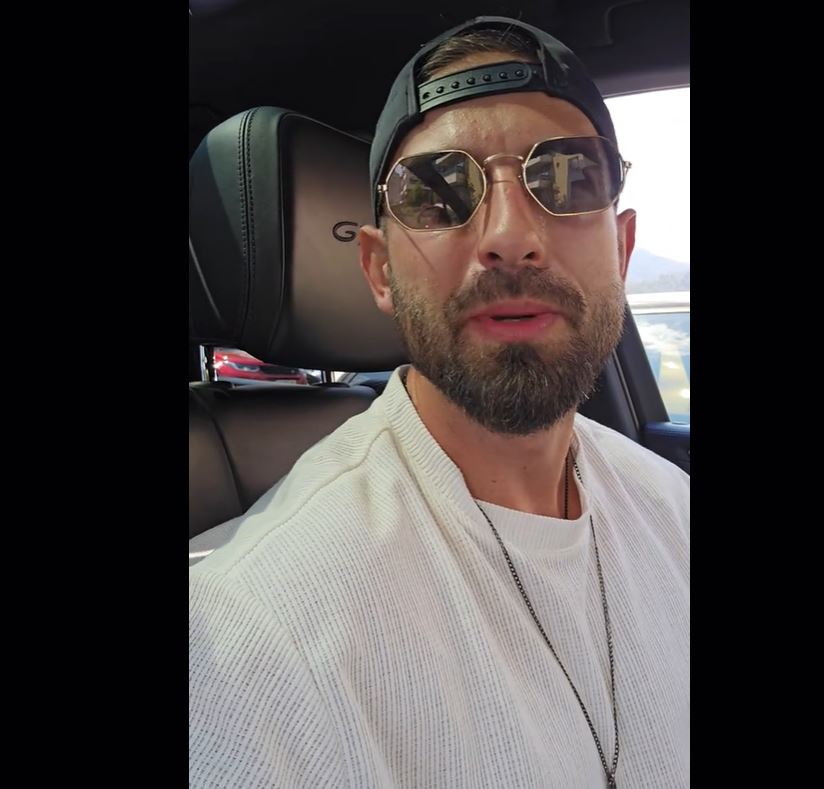 Unul dintre concurenți dă din casă și spune ce s-a întâmplat în sezonul ...