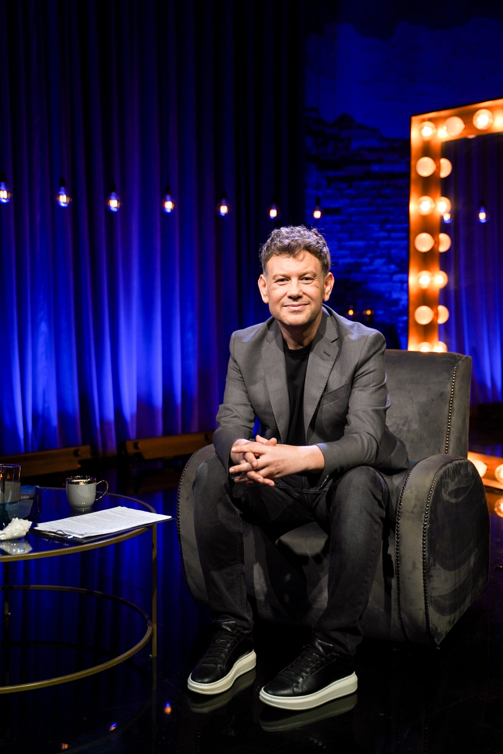 Un nou sezon „În oglindă” începe sâmbătă, la ora 22:00, la Kanal D2. Invitatul lui Mihai Ghiță ...