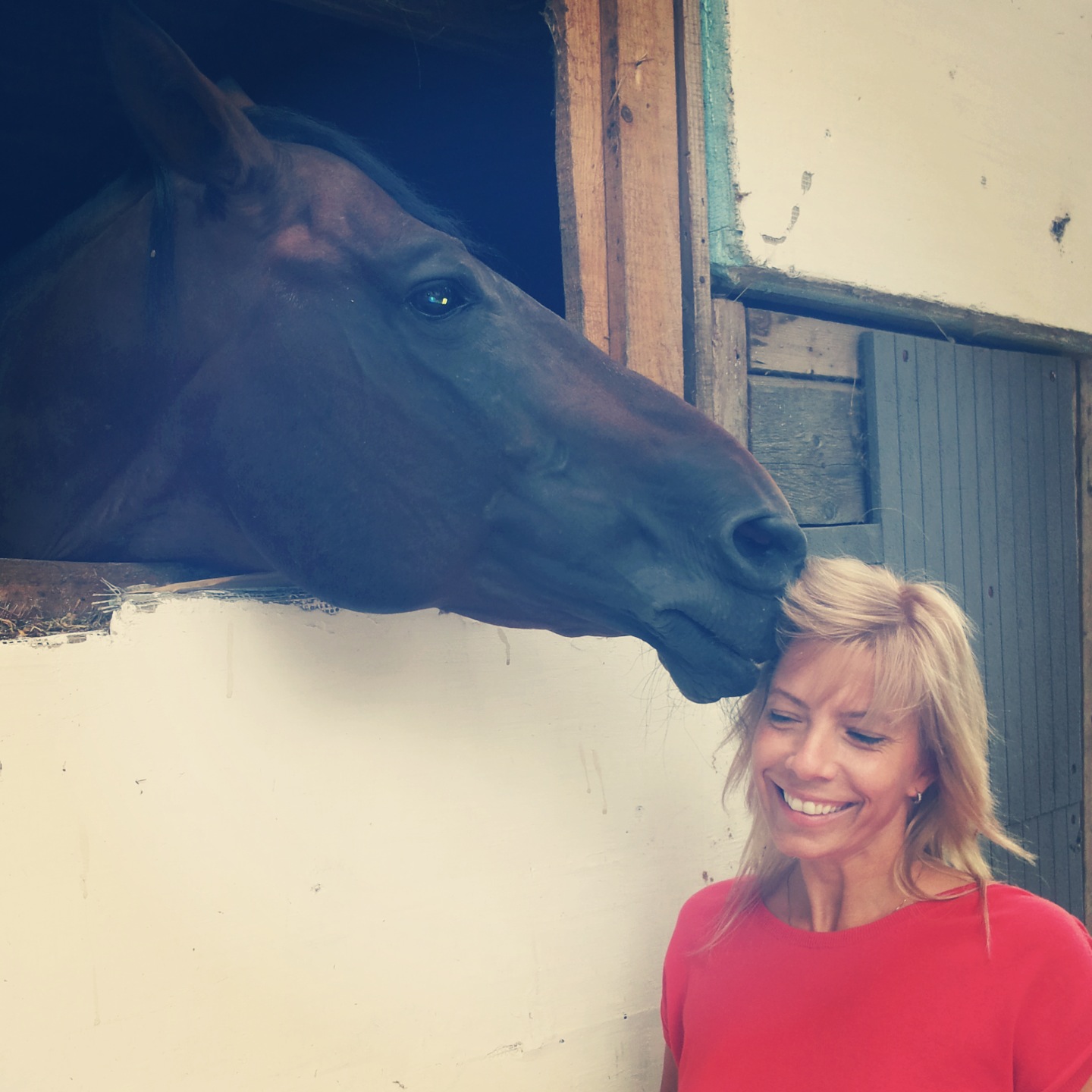 S-a dat pe reggae si s-a indragostit de cai. Maria Radu a luat lectii ...