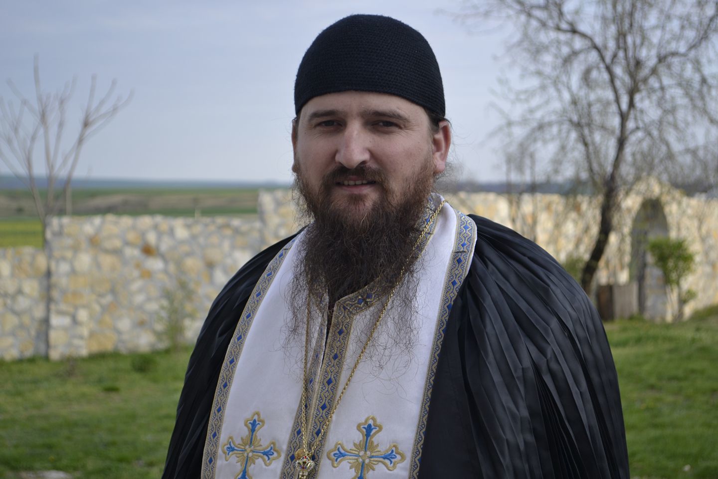 O inalta fata bisericeasca ii ia apararea Denisei Raducu:"Au inceput sa ...