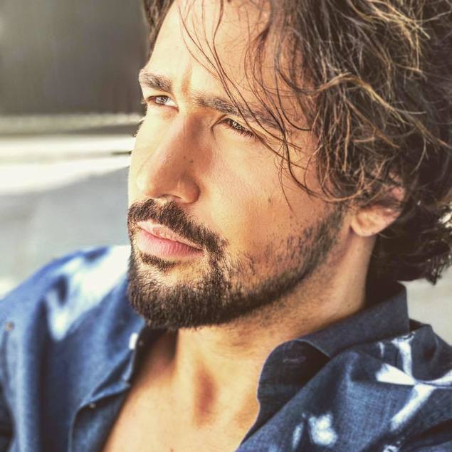 Ce i-a facut Alexandru Constantin unei invitate! Prezentatorul tv i-a ...