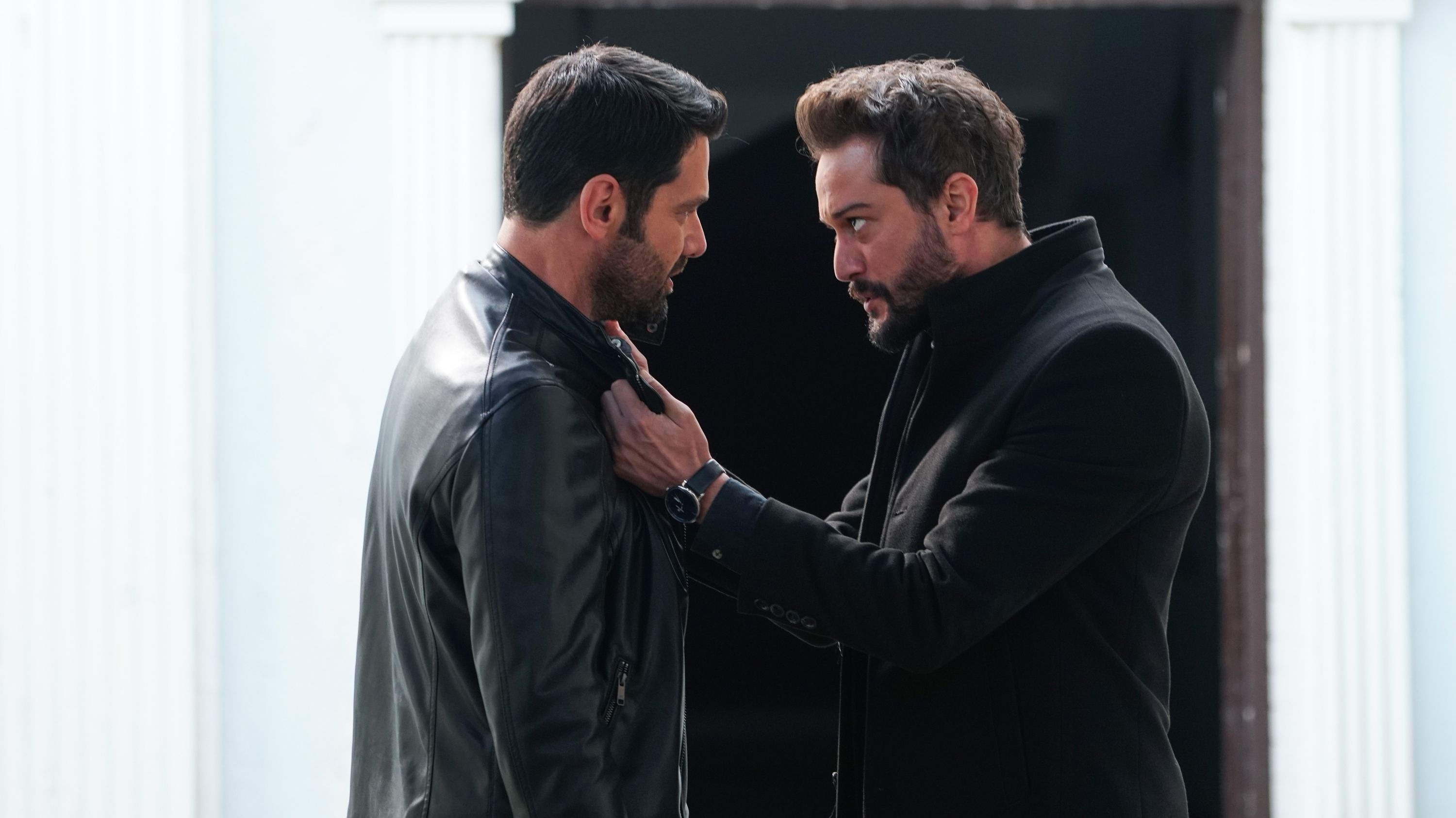 Ali, la un pas de a afla cine este fratele lui! Afla ce indicii din ...