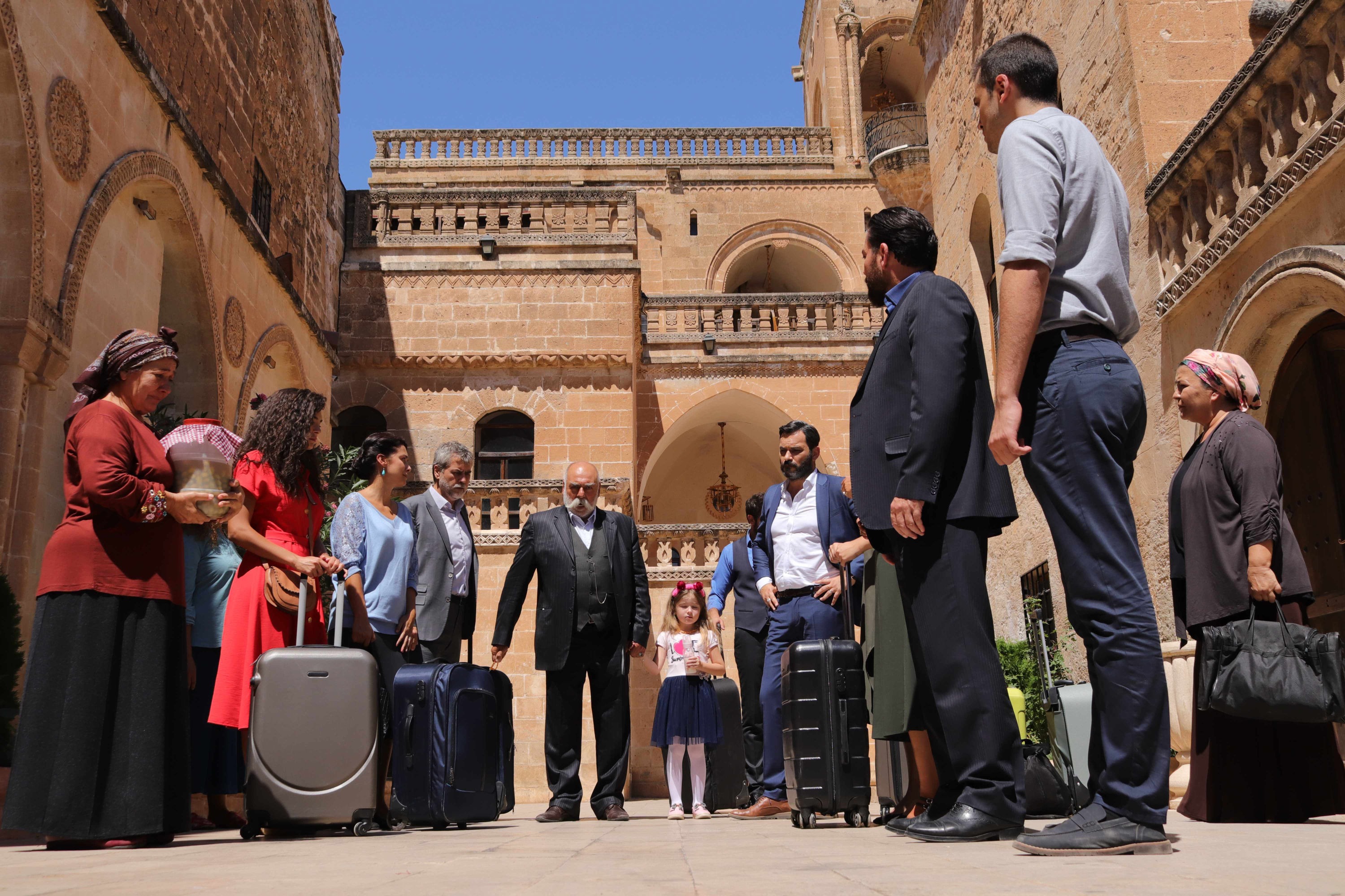 In aceasta seara, de la ora 20:00, in serialul “Hercai”, Familia ...