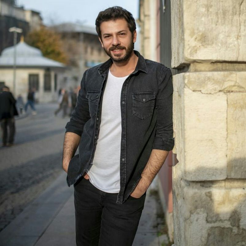 Azat din serialul "Hercai" si-a intalnit marea dragoste pe platourile ...