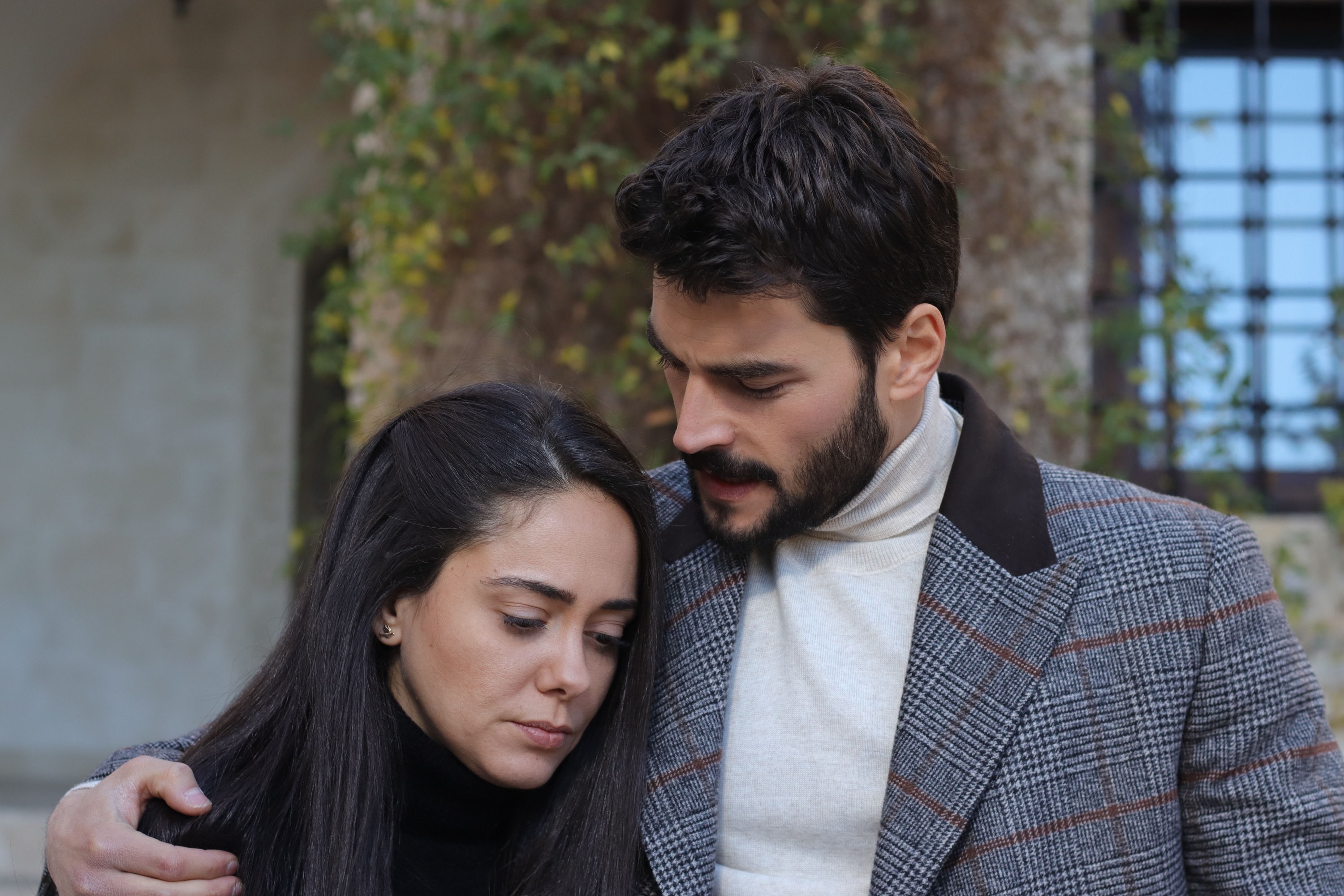 Elif din serialul "Hercai", o femeie rebela si seducatoare, dincolo de ...