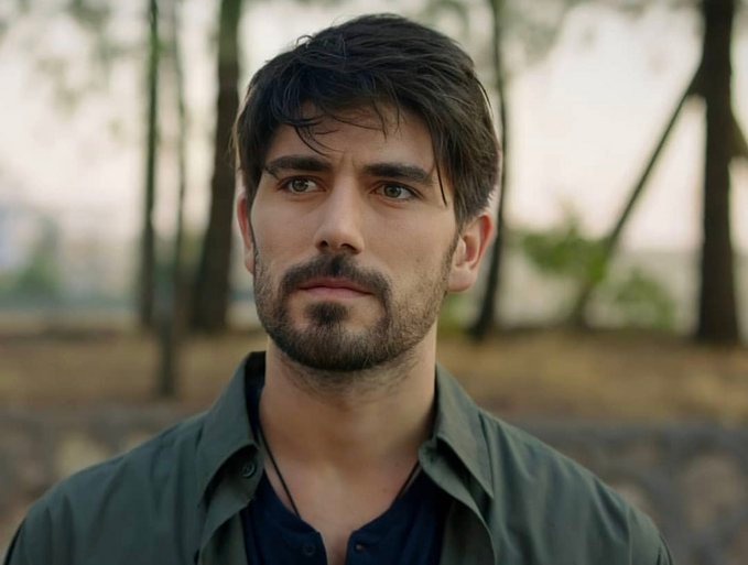 Carismaticul Aslan din serialul "Hercai", un fotomodel de succes in ...