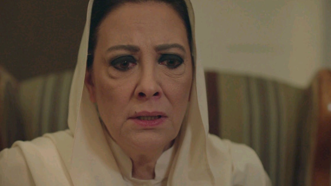 In aceasta seara, de la ora 20:00, in serialul “Hercai”, Azize, la un ...