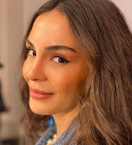 Primele imagini cu celebra Ebru Sahin din culisele noului serial la ...