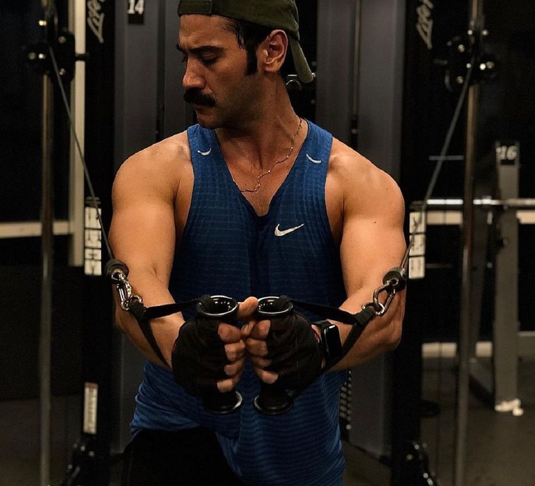 Ce face Ugur Gunes atunci când nu este în lumina reflectoarelor ...