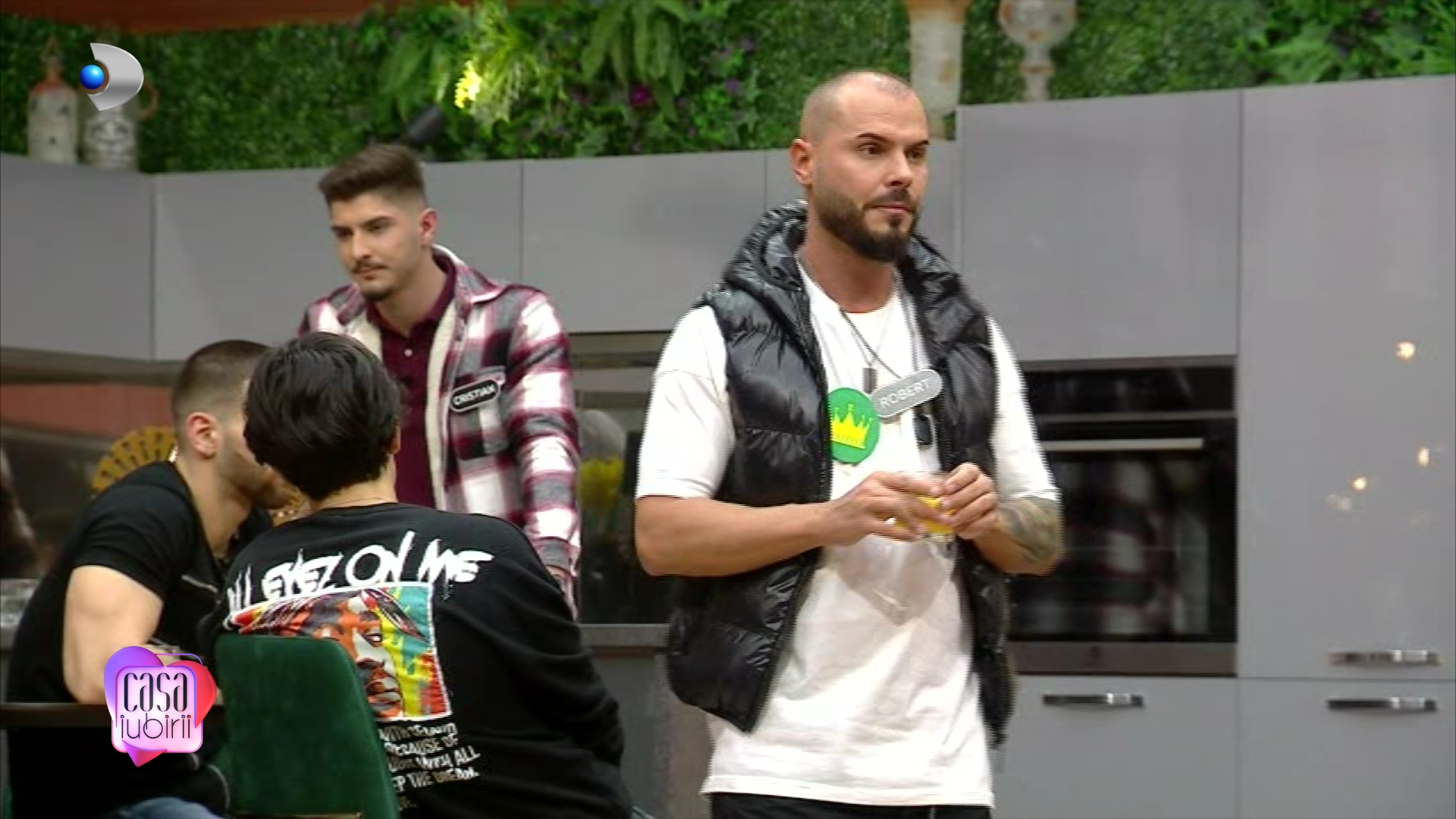 Robert și Cristian de la Casa Iubirii s-au certat pe fete! - Kanal D ...