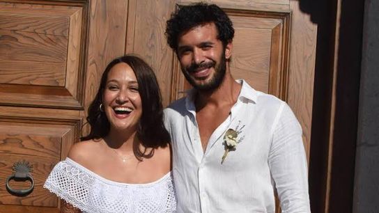 Bucurie mare în familia lui Barış Arduç. Soția celebrului actor turc a ...