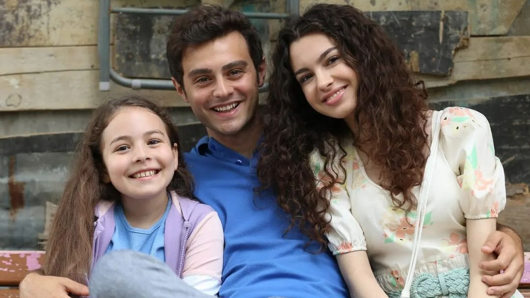 Emel din serialul Totul pentru familia mea, transformare spectaculoasă! Iată cum arată mica ...