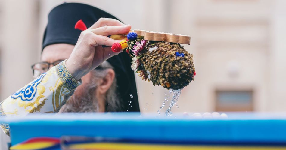 Calendar Ortodox 6 ianuarie 2023: Boboteaza, sărbătoare cu cruce roșie ...