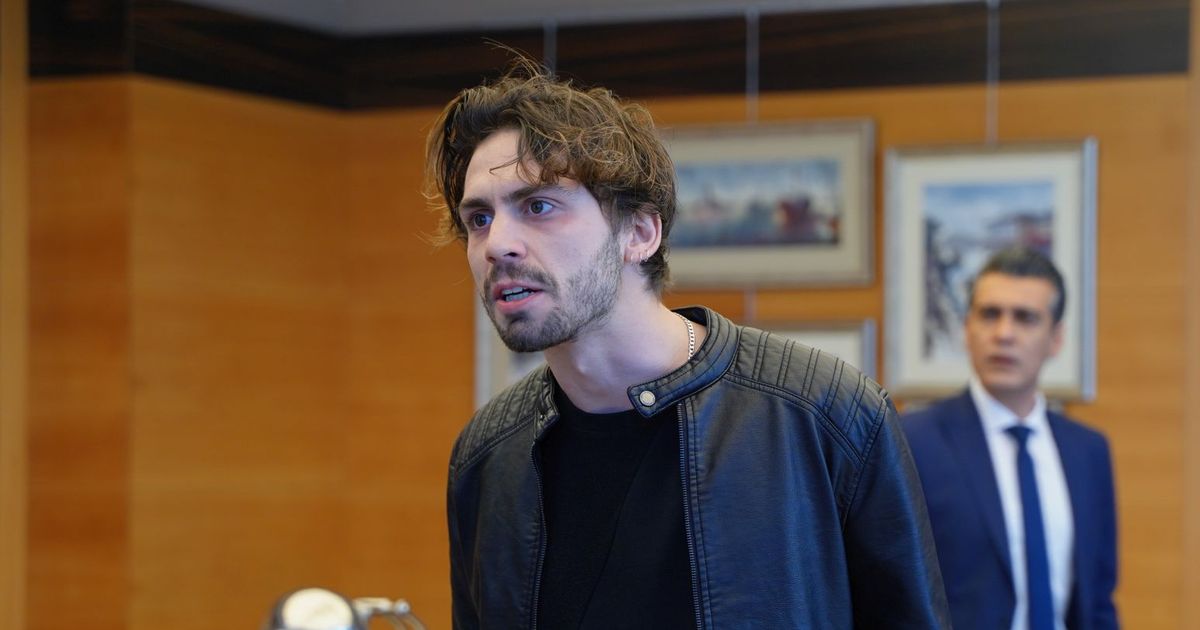 Cum s-a pregătit Tarik Emir Tekin pentru maleficul Selçuk, din serialul ...