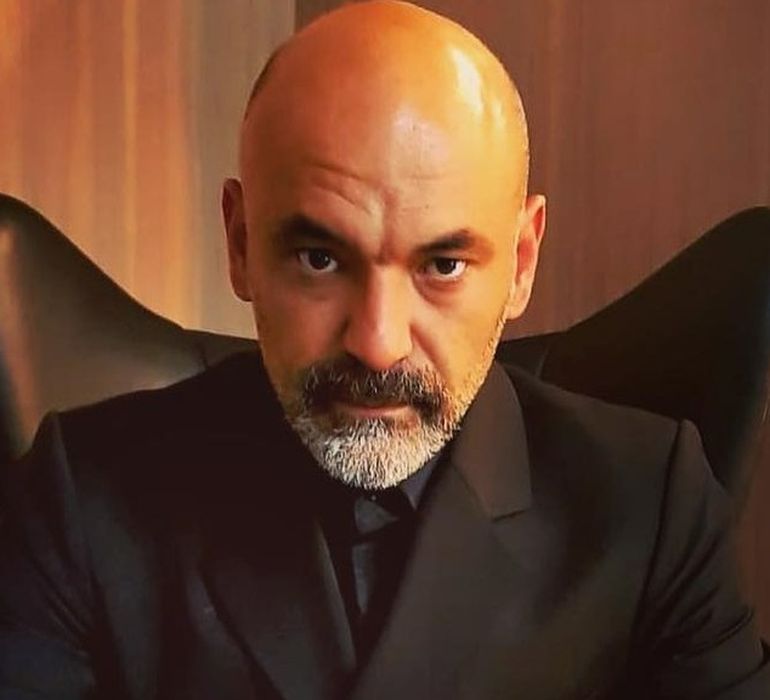 Cine este și câți ani are Ahmet, tatăl lui Ömer, din serialul Totul ...